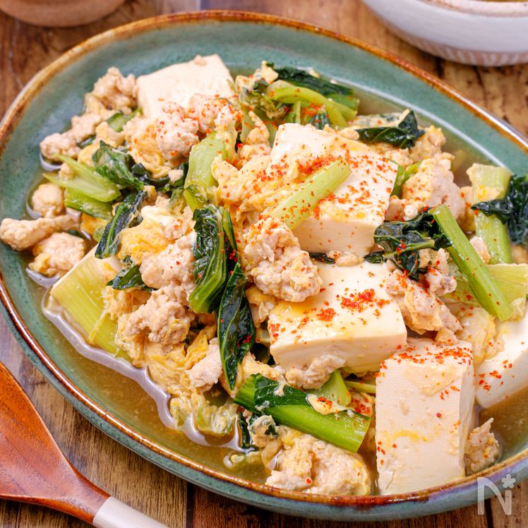 Tofu and Ground Chicken Simmered with Egg – A Comforting Japanese-Style ...